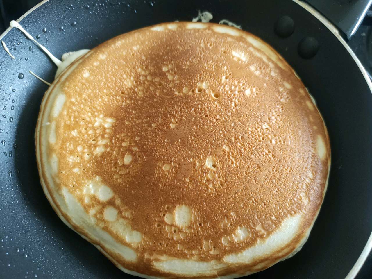 Kyo Mata pankeki wo tsukurimashita. Today, I made pancakes 🥞 again ...